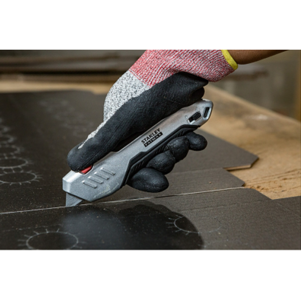 Cutter de sécurité à gâchette et lame auto-rétractable Fatmax Stanley ...