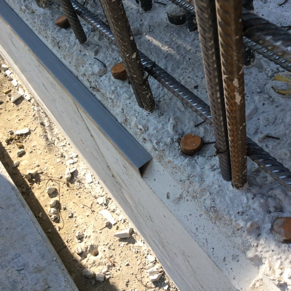 Chanfrein béton en PVC - Nevoga - 20,0 MM x 20,0 MM - 2,50 m