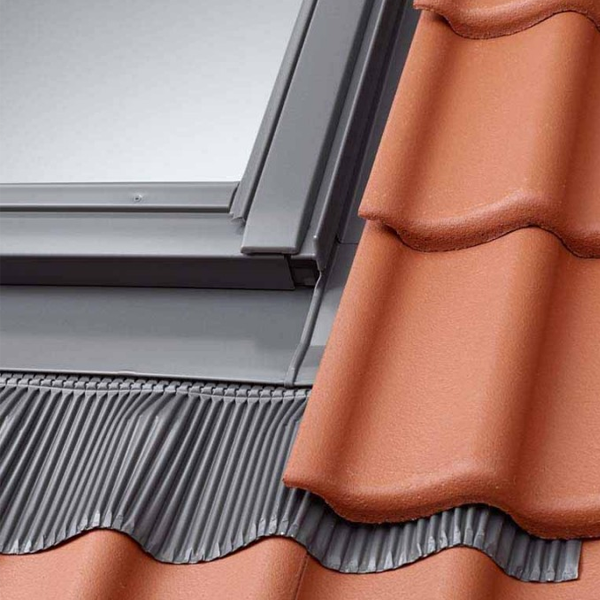 Raccord sur tuile Velux EW6000 pour fenêtre de toit SK06 de 114,0 CM x 118,0 CM